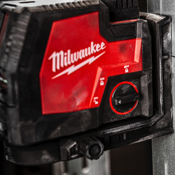 Milwaukee USB Rechargeable Cross-Line Laser Level 3.0Ah | Toolstation