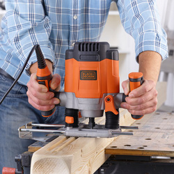 Black & Decker 1200W 1/4in Plunge Router +6 Bits 230V | Toolstation