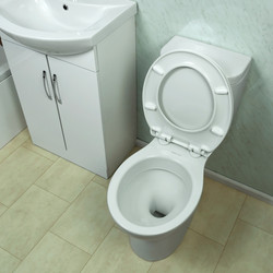 Thermoplastic Soft Close Toilet Seat | Toolstation