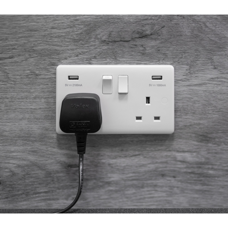 Wessex White USB Switched Socket 2 Gang 3.1A | Toolstation