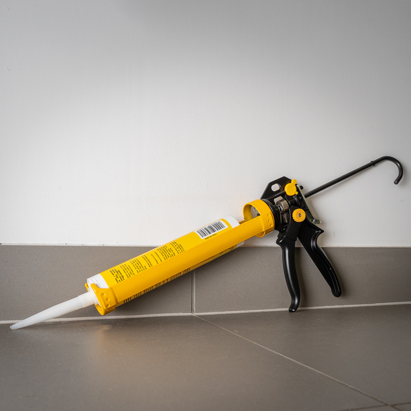 Roughneck Vari-flow Heavy Duty Adhesive Gun Up to 400ml | Toolstation