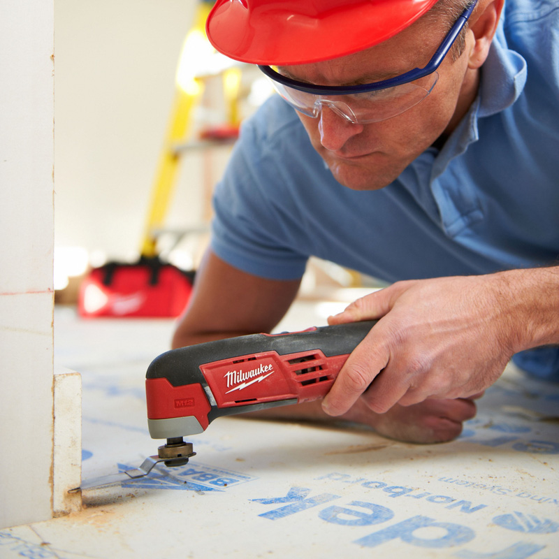 Milwaukee M12 Compact Multi tool 2 x 4.0Ah | Toolstation